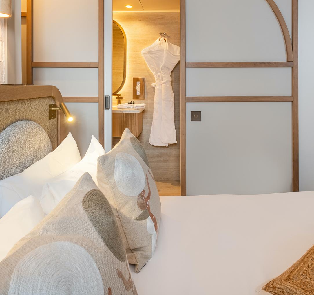 Le Monna Lisa Paris - Our Rooms & Suites