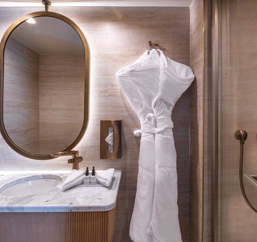 Le Monna Lisa Paris - Our Rooms & Suites