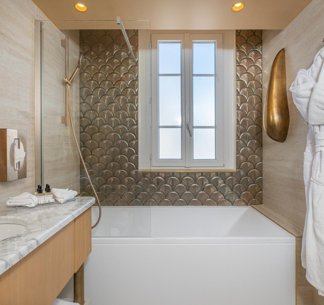 Le Monna Lisa Paris - Our Rooms & Suites