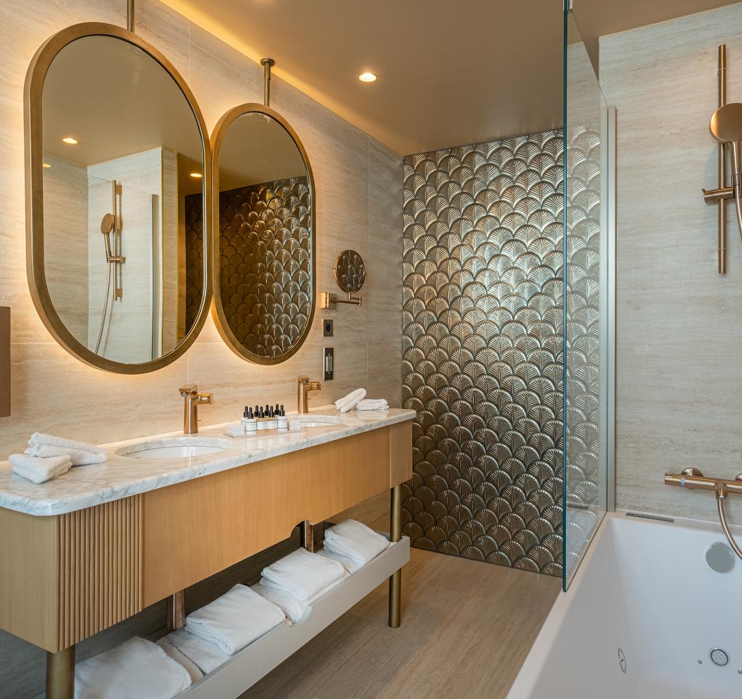 Le Monna Lisa Paris - Our Rooms & Suites